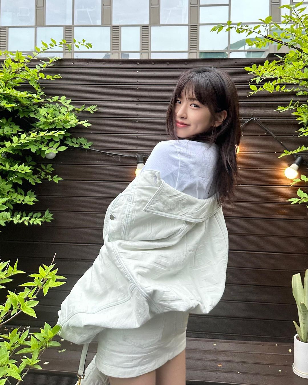 더쿠 - 아이브 안유진 인스타 업뎃.jpg