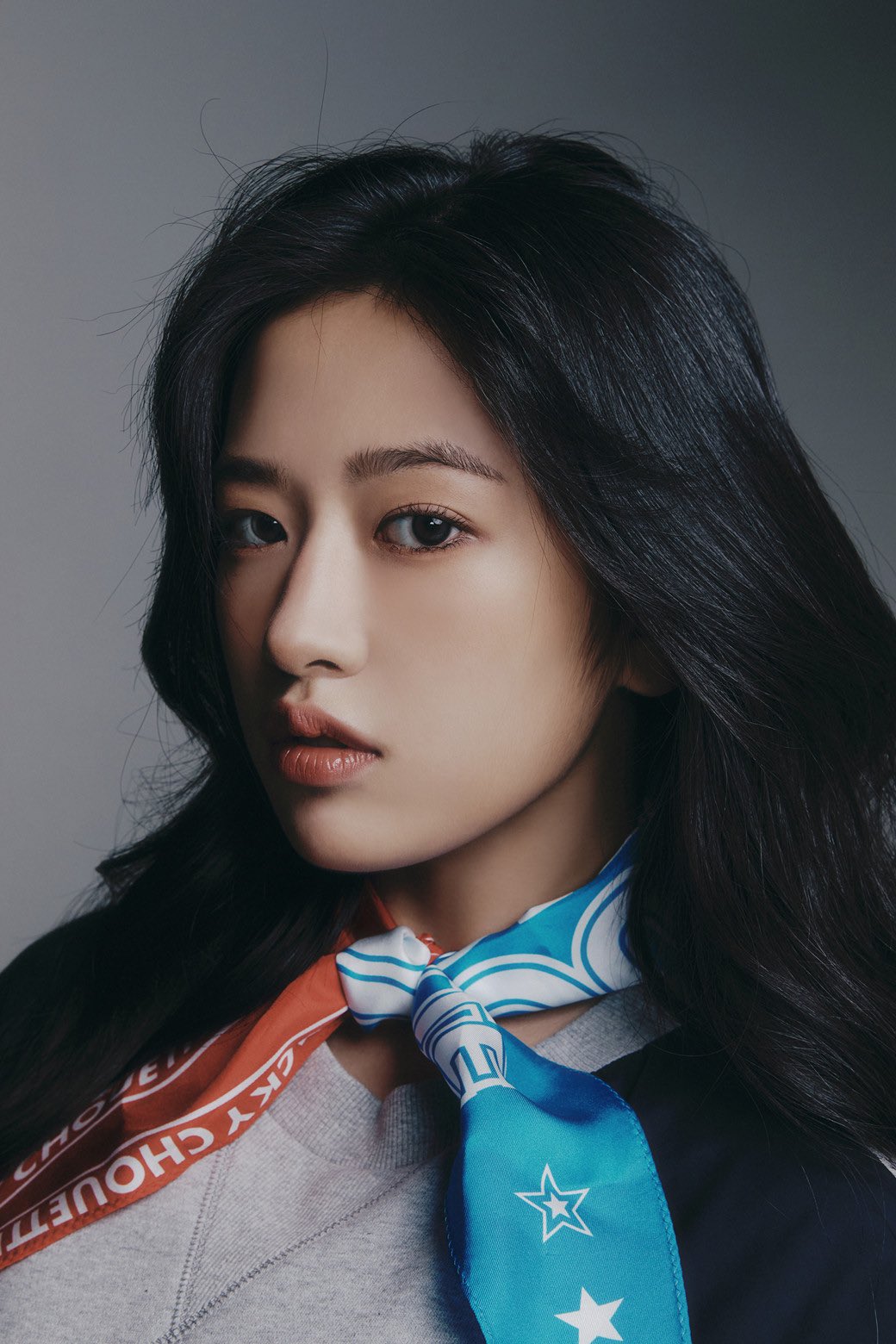 더쿠 - 공개 후 팬들 반응 좋은 아이브 안유진 럭키슈에뜨 23 FALL 화보 컨셉.jpg