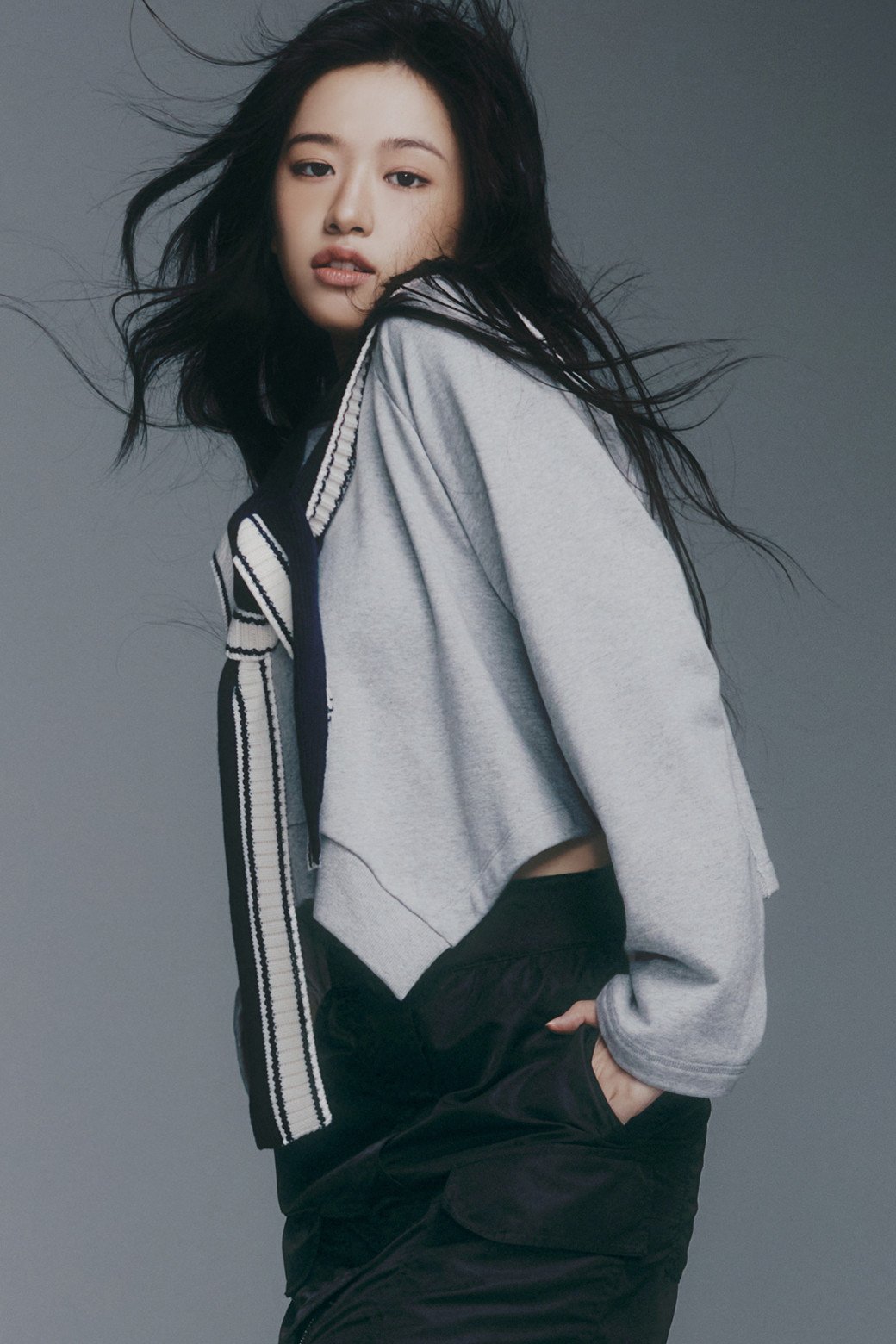 더쿠 - 공개 후 팬들 반응 좋은 아이브 안유진 럭키슈에뜨 23 FALL 화보 컨셉.jpg