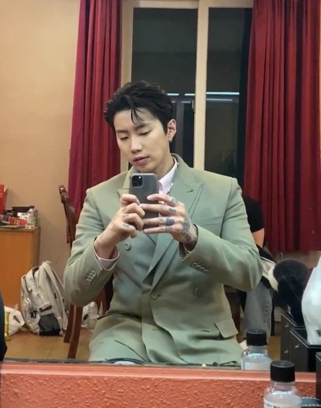 더쿠 - 아주 살짝 전재준 캐릭이 보이는 어제자 박재범