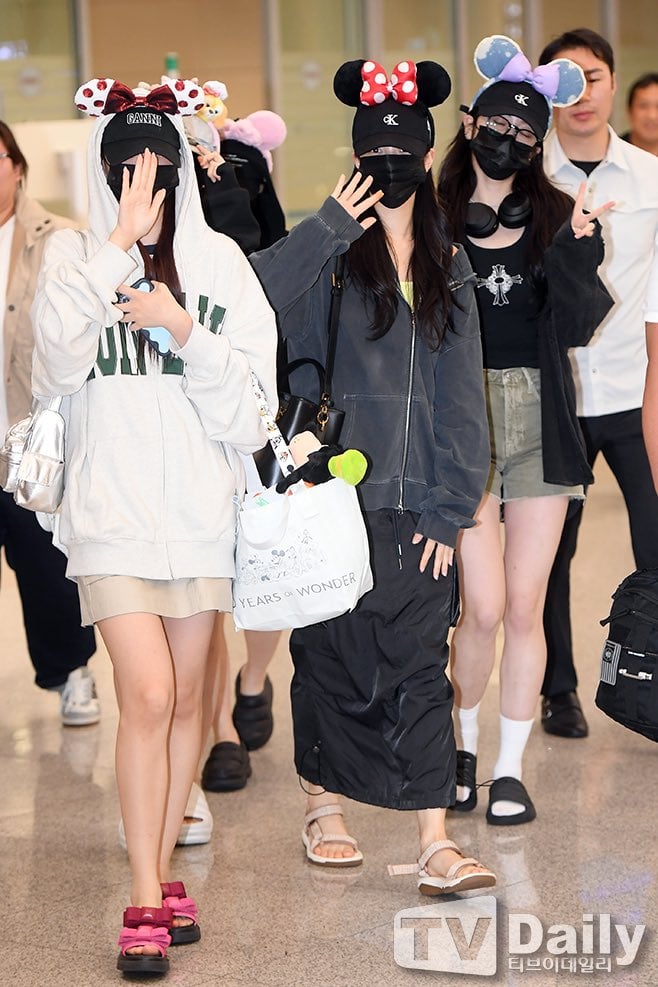 더쿠 - 누가 봐도 디즈니랜드 다녀온 그룹