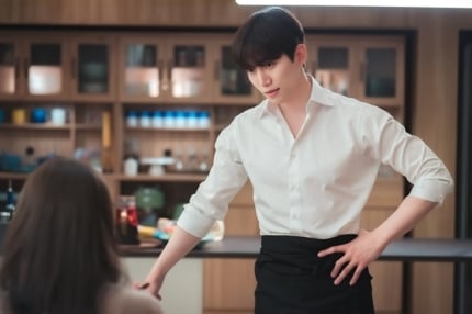 더쿠 - 이준호♥임윤아, 아슬아슬 10cm 키스신 포착, 약속의 8회 온다(킹더랜드)