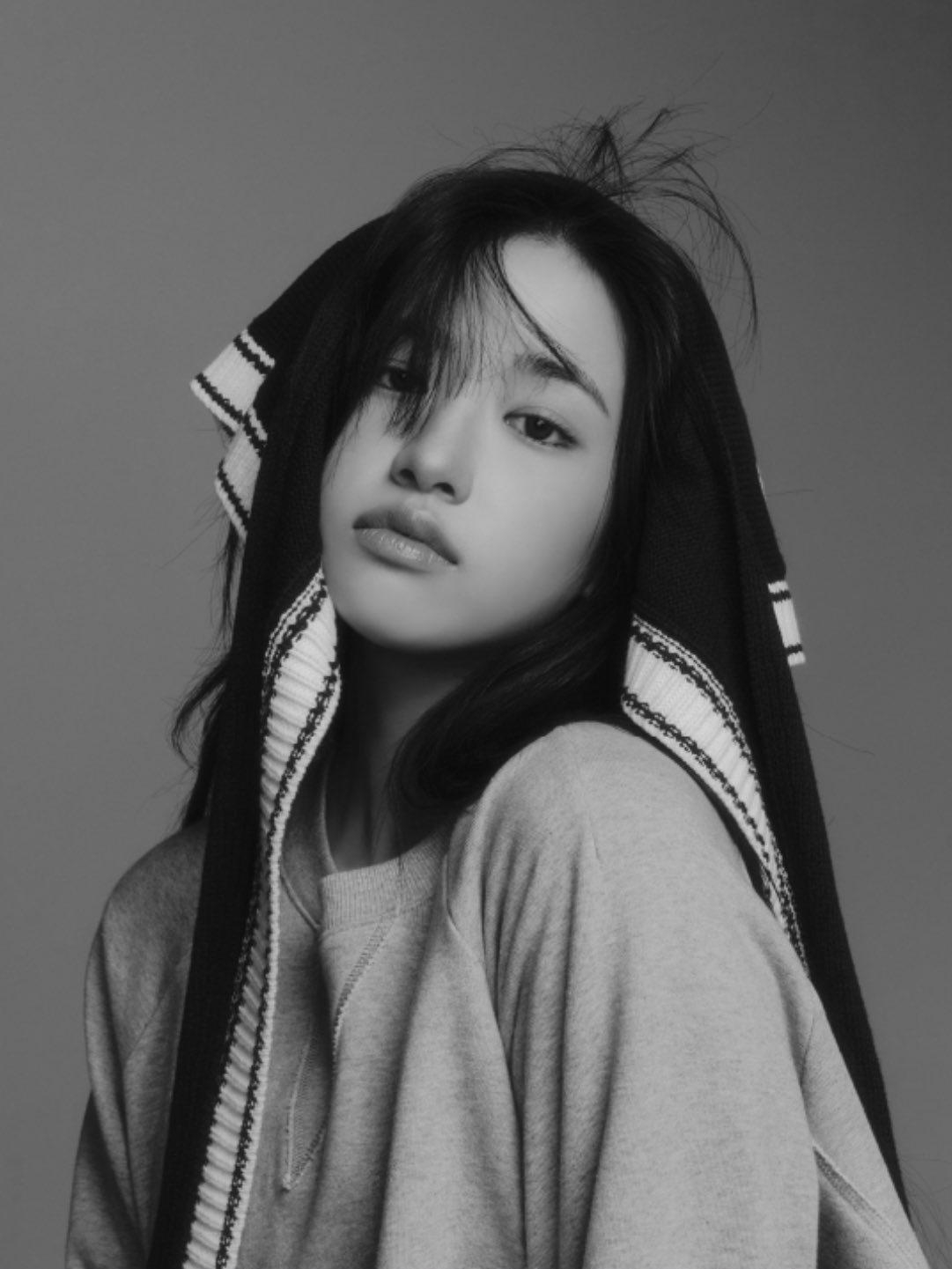 더쿠 - 공개 후 팬들 반응 좋은 아이브 안유진 럭키슈에뜨 23 FALL 화보 컨셉.jpg