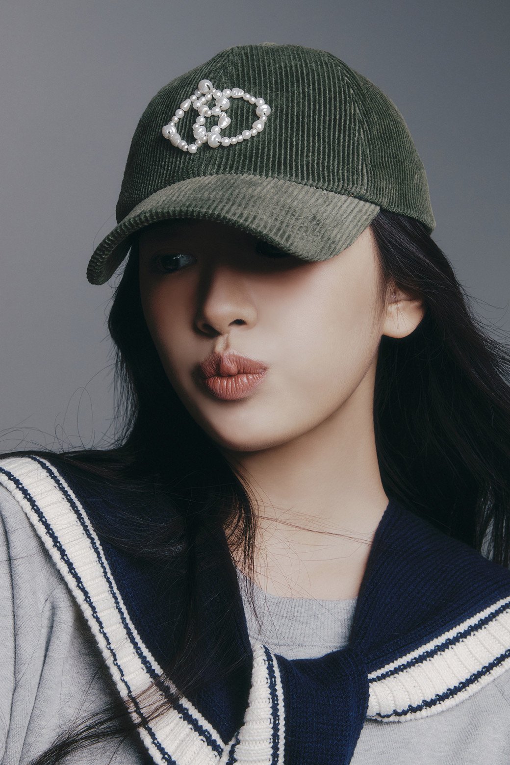 더쿠 - 공개 후 팬들 반응 좋은 아이브 안유진 럭키슈에뜨 23 FALL 화보 컨셉.jpg