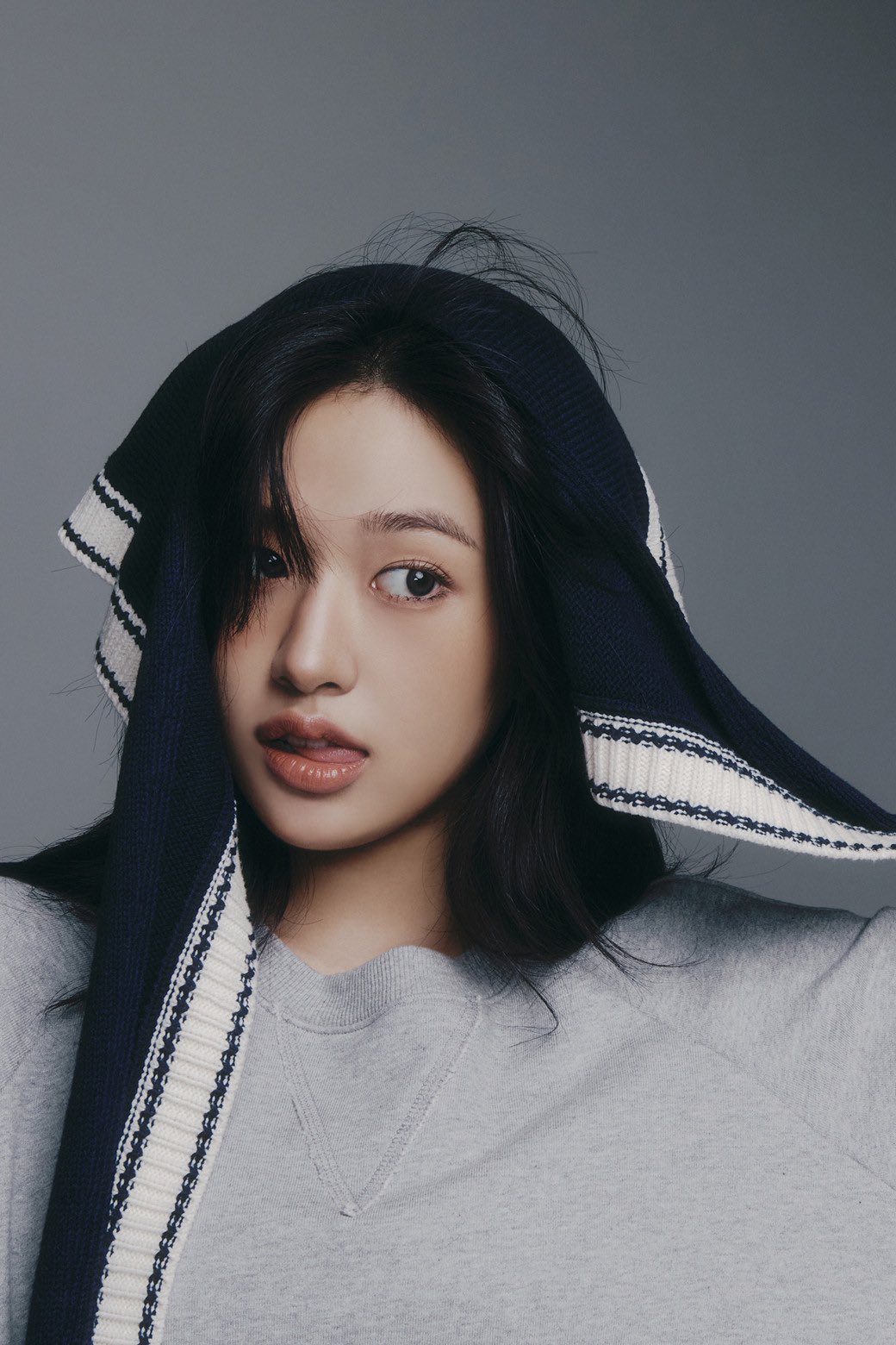 더쿠 - 공개 후 팬들 반응 좋은 아이브 안유진 럭키슈에뜨 23 FALL 화보 컨셉.jpg