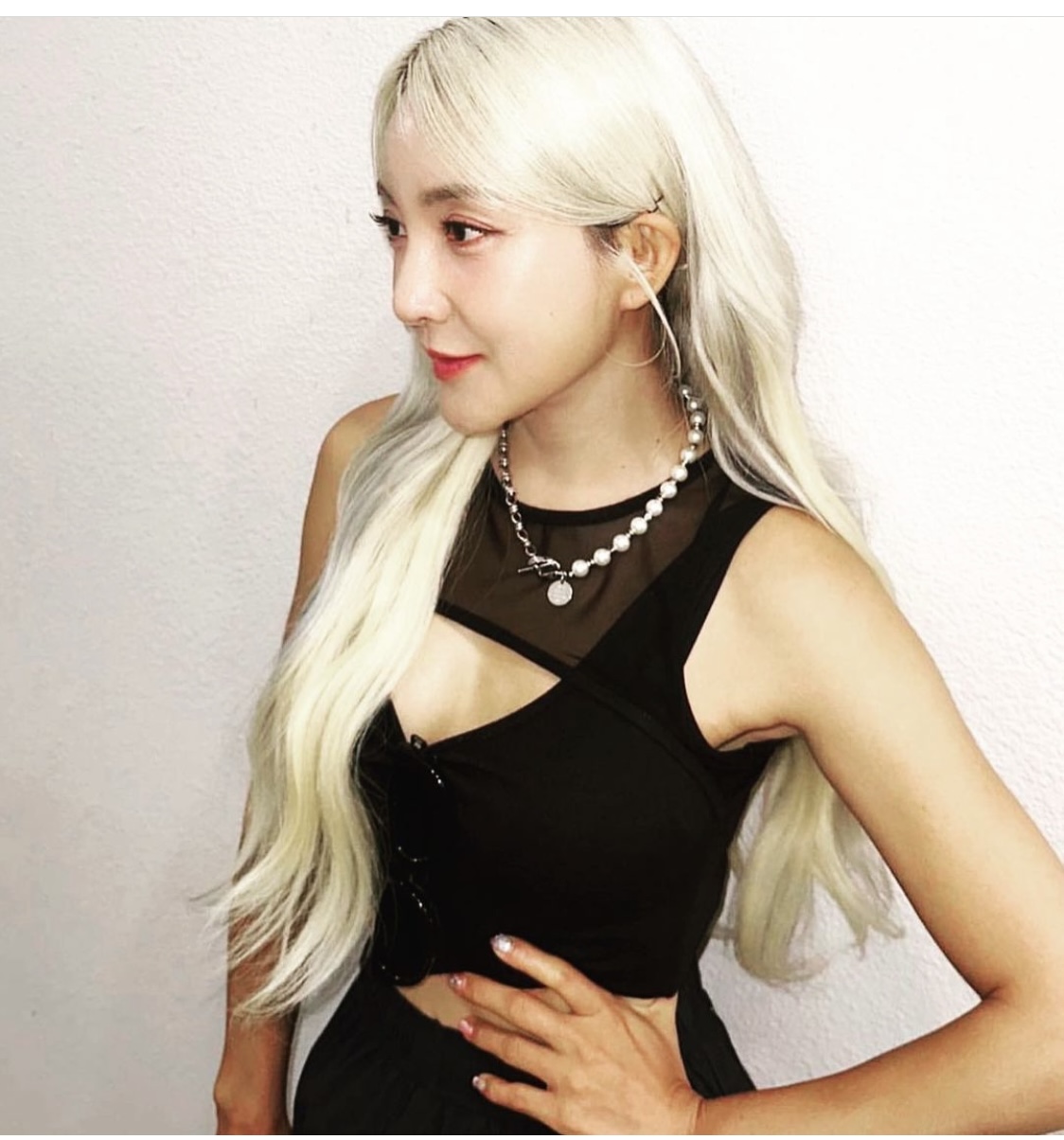 더쿠 - 백금발로 탈색하고 스타일링한 최근 바다