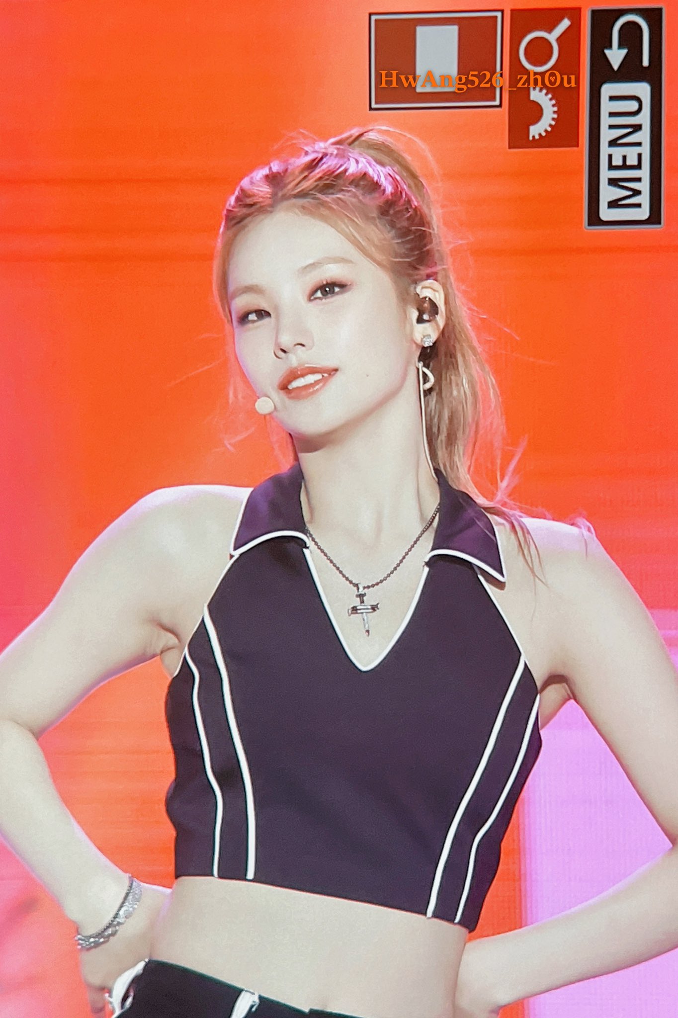 더쿠 - 오늘자 울산 섬머페스티벌 있지(ITZY).jpg